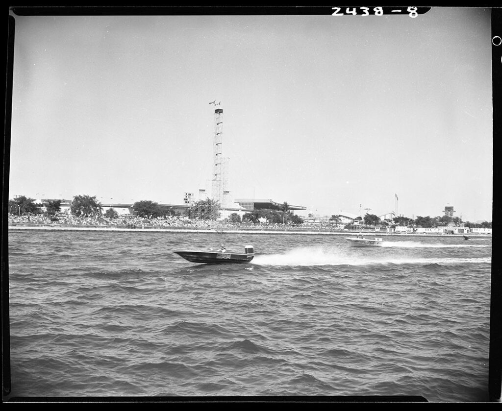 Speed Boat racing at CNE Waterfront, 1966 – CNE Heritage