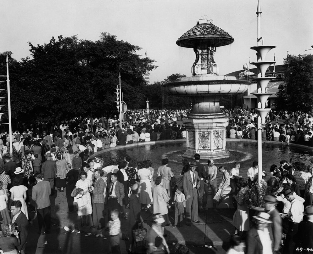 Gooderham fountain, 1949 – CNE Heritage