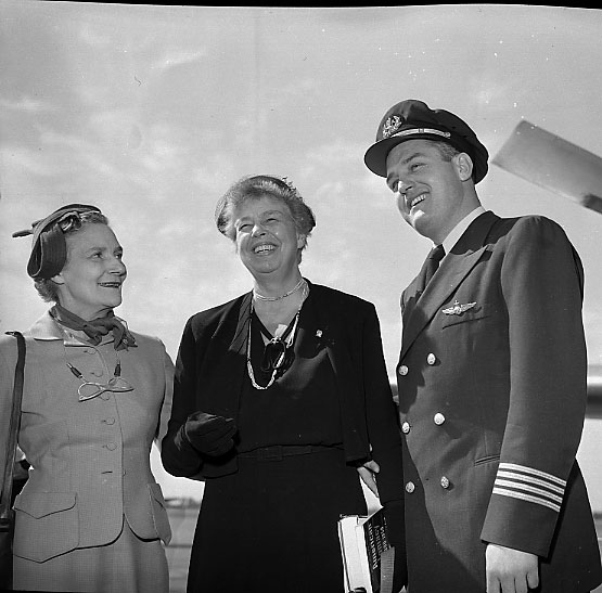 Kate Aitken greets Eleanor Roosevelt at the Airport, 1951 – CNE Heritage